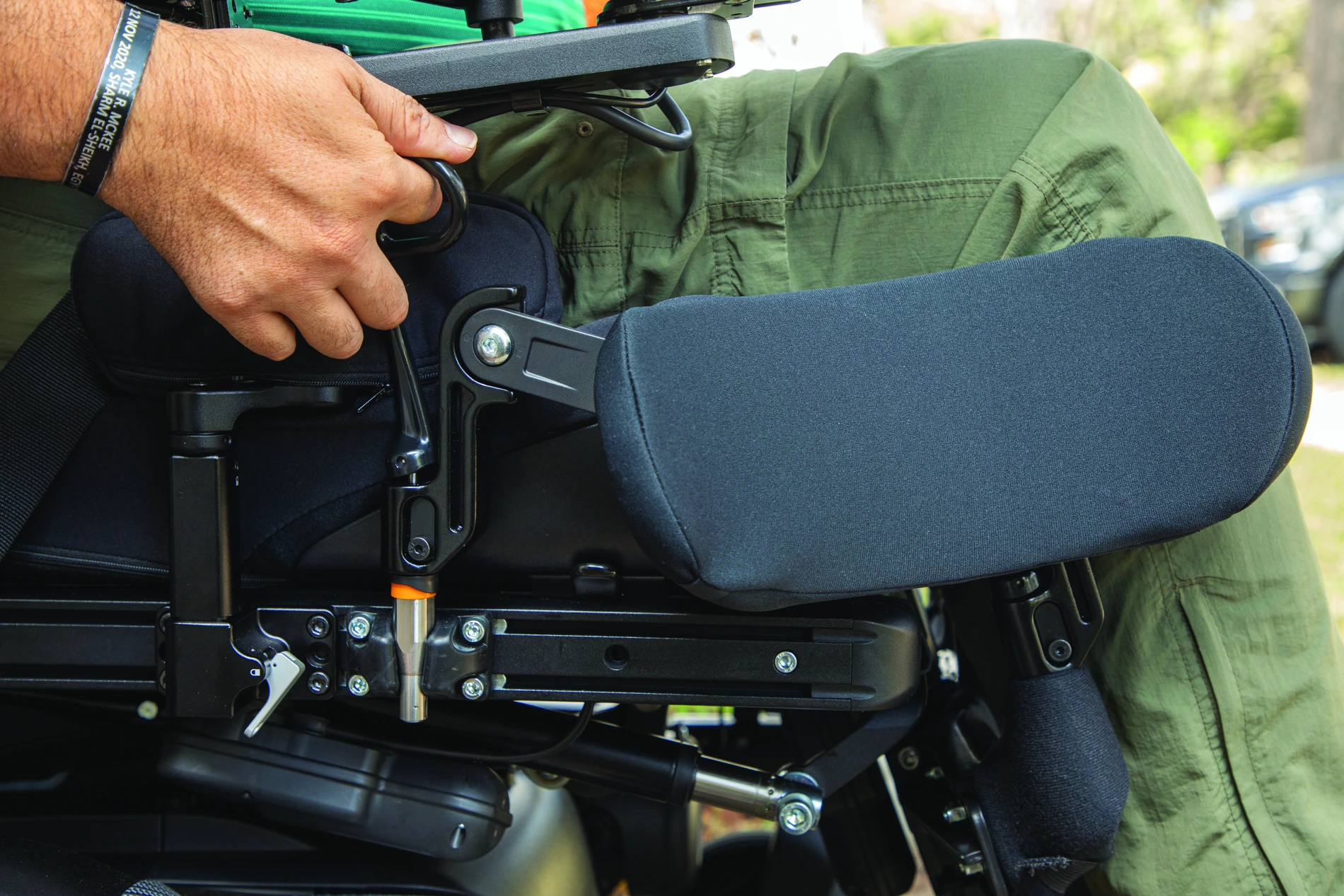 Swing-Away Knee Supports